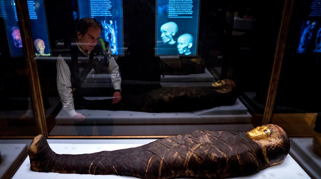 High-tech scans give a closer look at mummies in new exhibit - Newsday