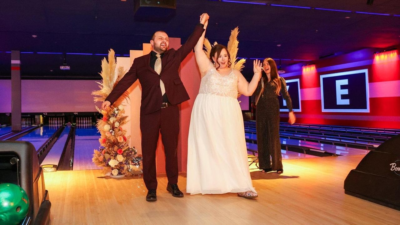 Having a ball! Wantagh couple gets married at bowling alley - Newsday