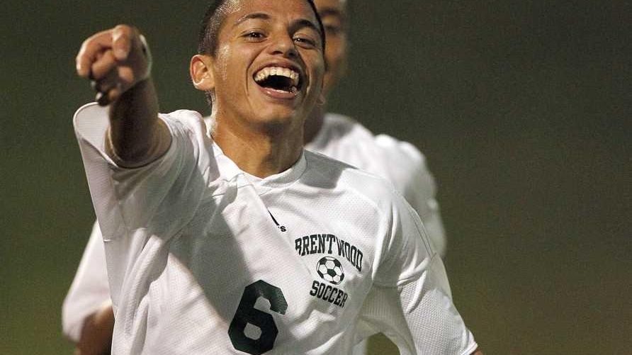 Ever Torres sets Brentwood scoring record - Newsday