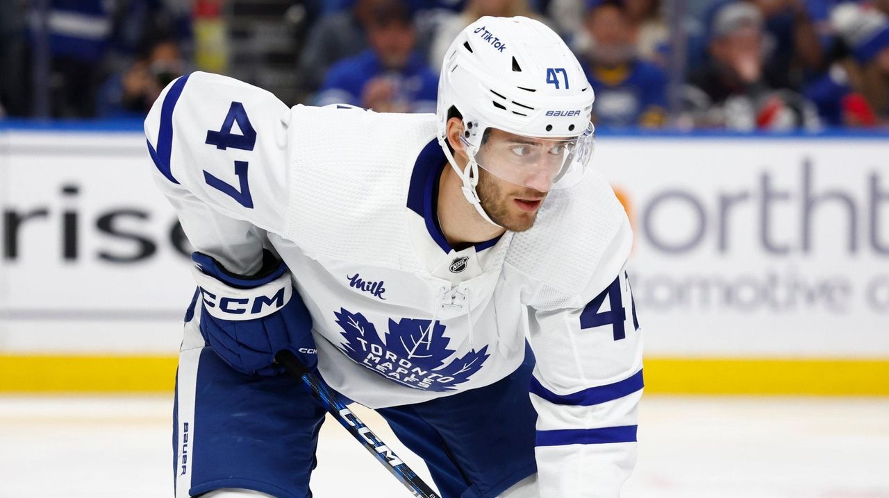 Islanders put Engvall's versatility to the test in first practice - Newsday