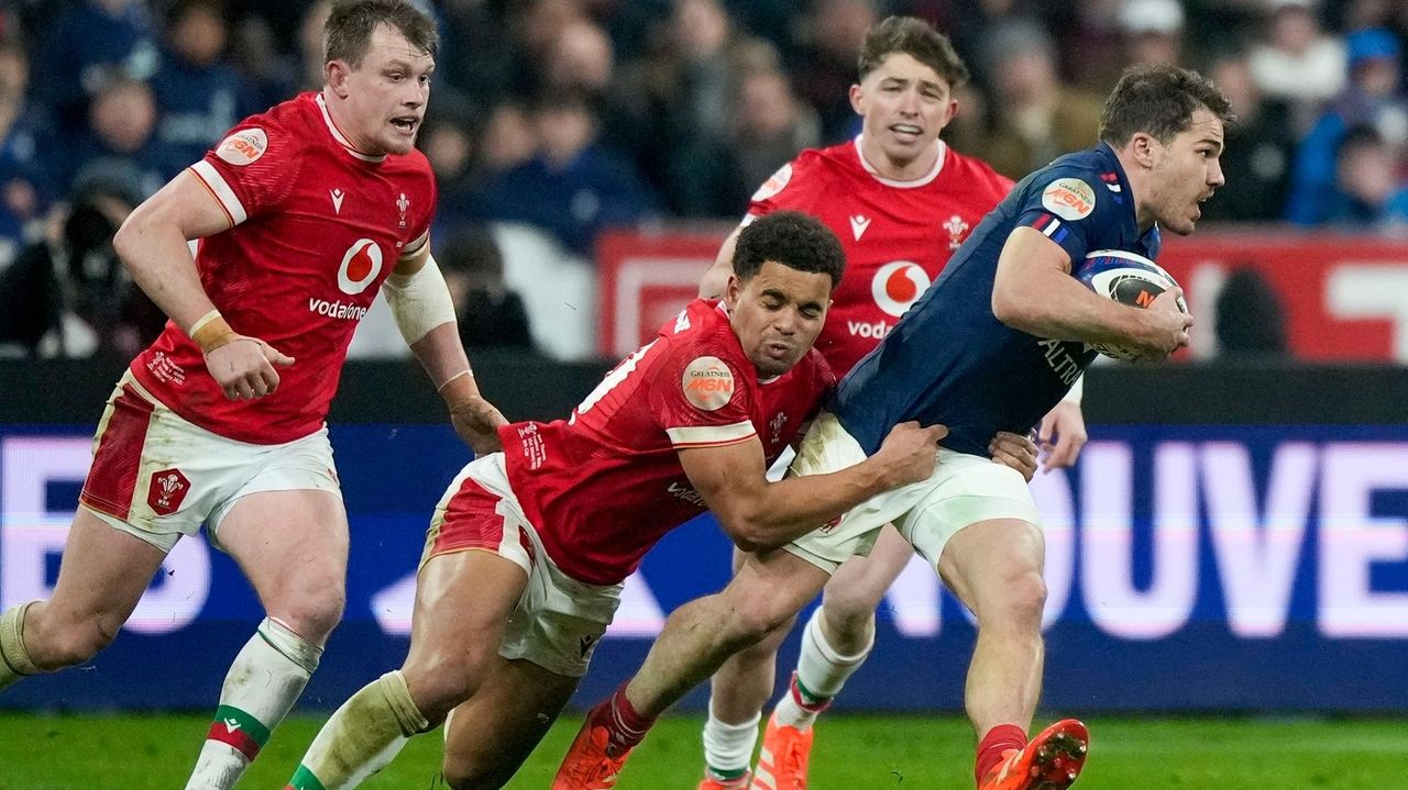 Dupont shines as France overwhelms Wales 43-0 in Six Nations opener - Newsday