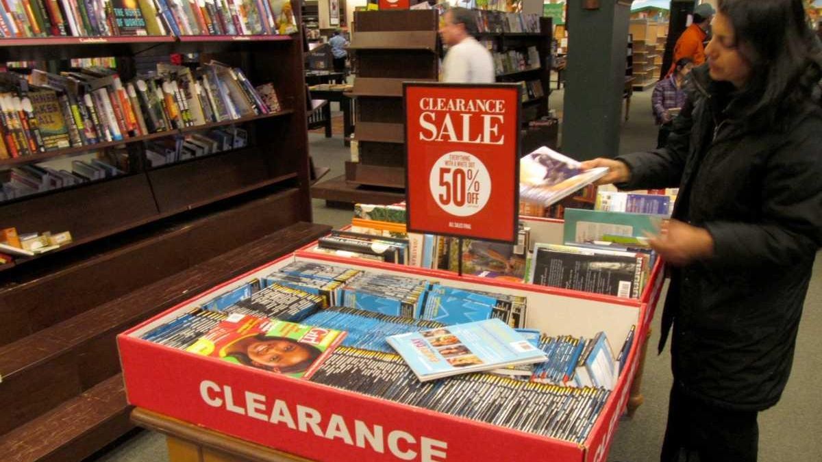 Bookstore closing 'huge loss' for patrons - Newsday