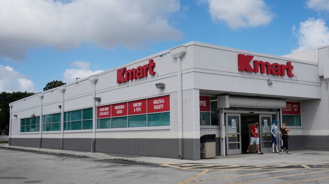 In a suburban Miami shopping center, Kmart's last 'Blue Light Specials ...
