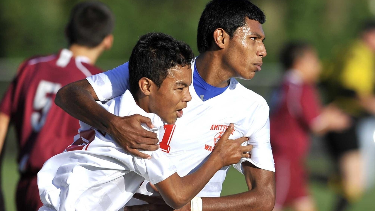 Mauricio Rivas goals gives Amityville the win - Newsday