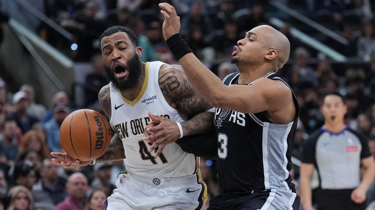 Pelicans squander 20-point lead, rebound to beat Spurs 104-95 - Newsday
