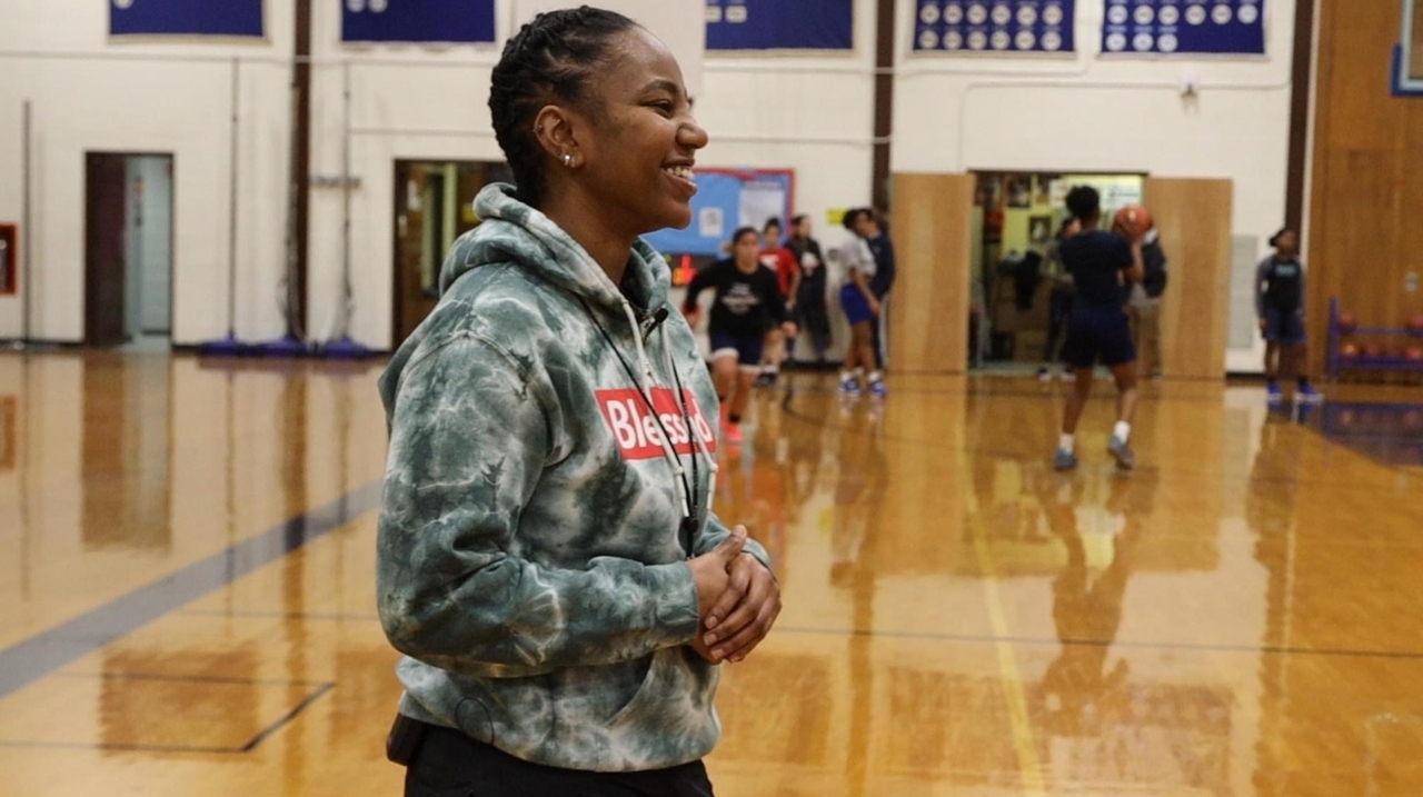 Kia Wright returns to Copiague as a coach - Newsday