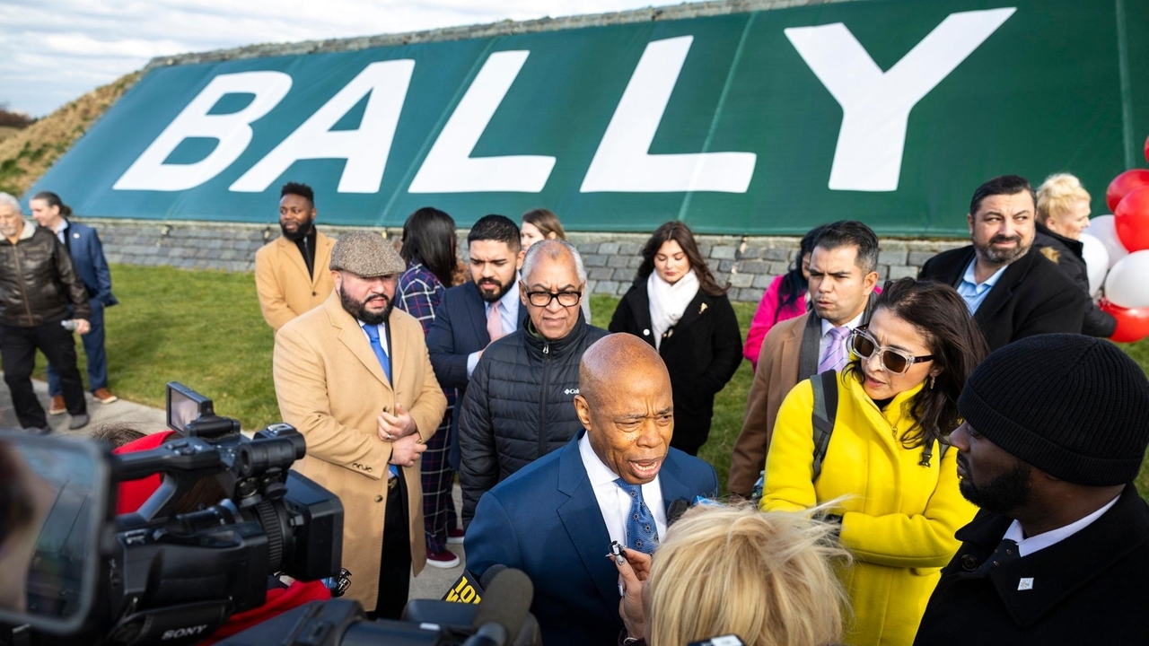 'Trump Links' golf course sign in the Bronx changed to 'Bally's Links ...