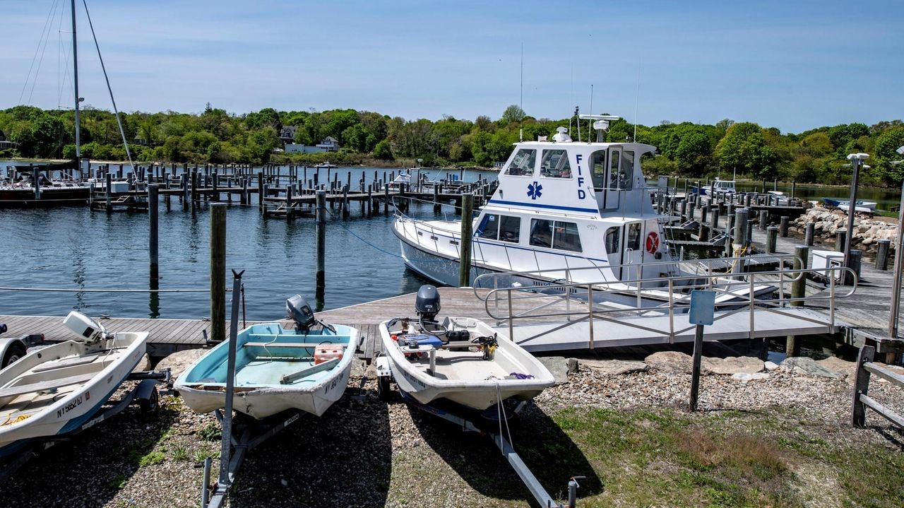 Southold can continue using Fishers Island barracks, for now - Newsday