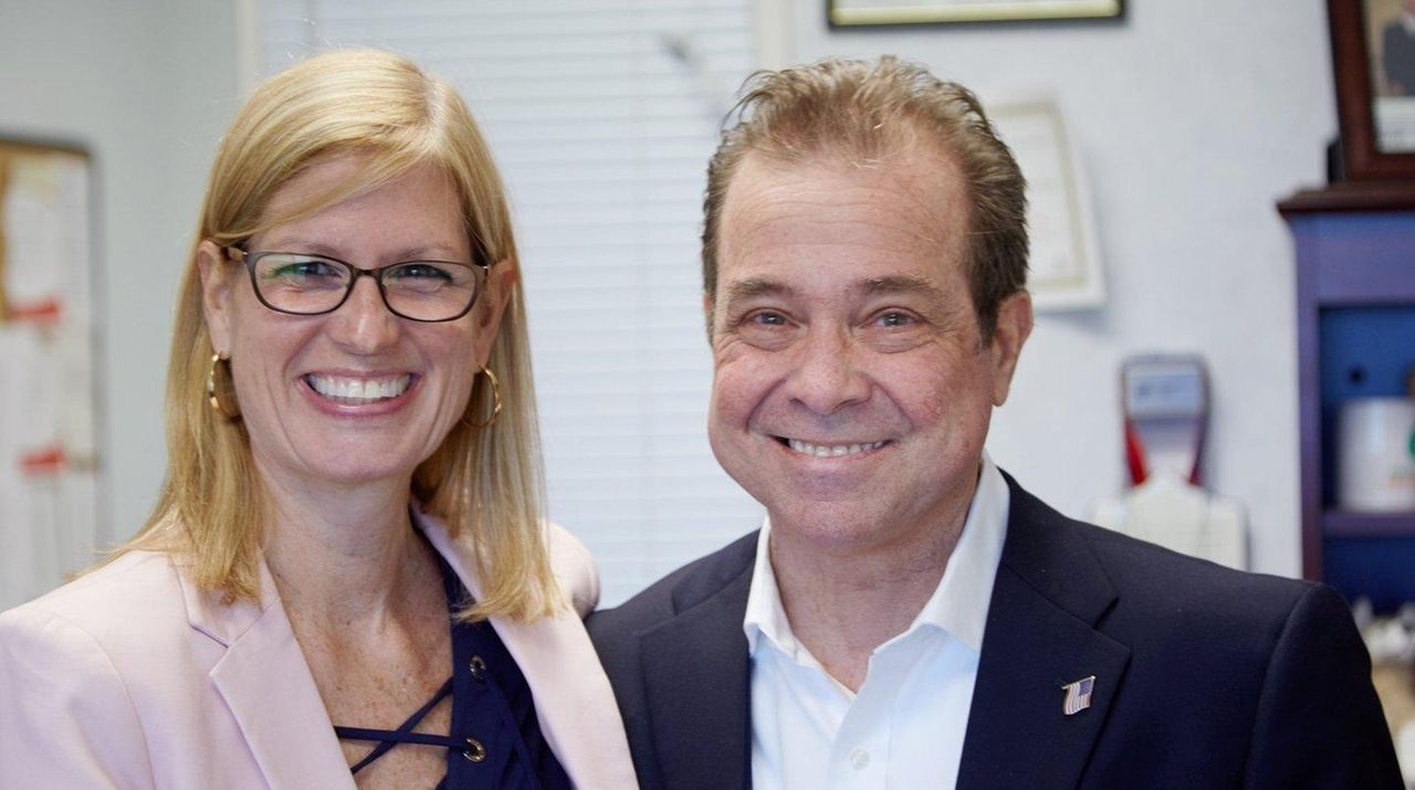 Jane Bonner donates kidney to saves childhood friend - Newsday