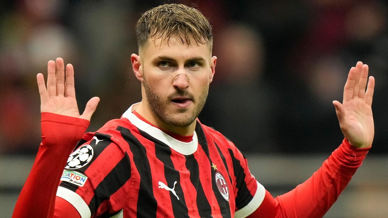 Giménez continues scoring streak in Champions League but this time ...