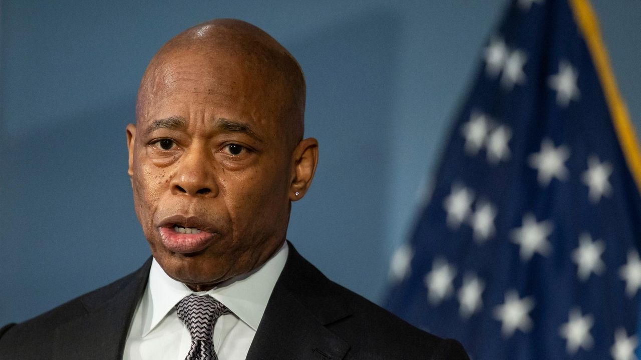 Top Justice Department official orders prosecutors to drop charges against New York Mayor Eric ...