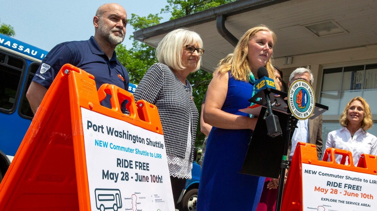 Port Washington LIRR shuttle service kicks off - Newsday