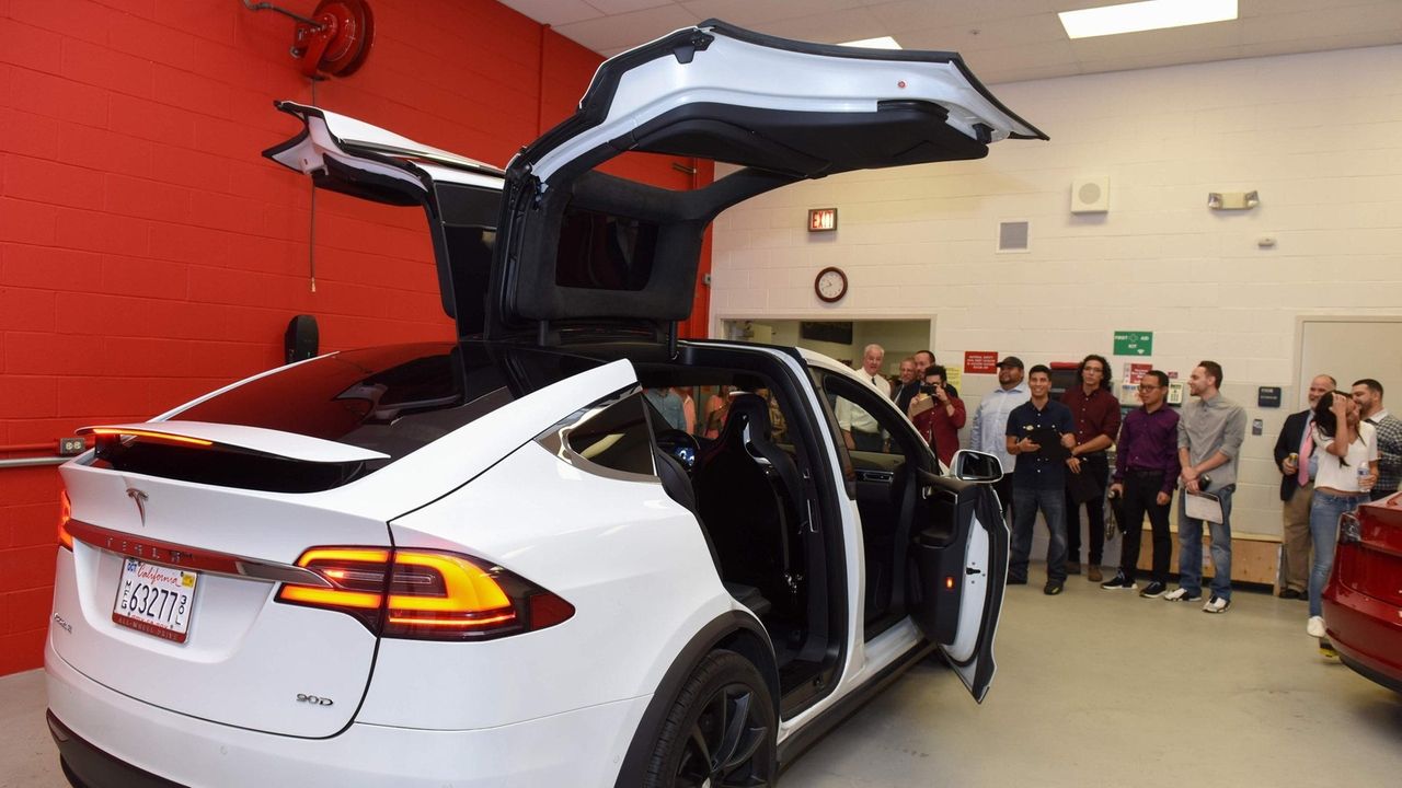 Tesla pulls technician training program at Suffolk County Community ...