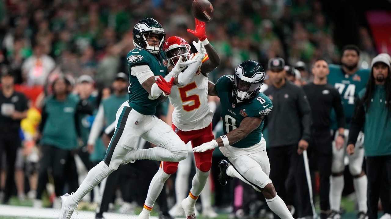 Chiefs bring back wide receiver 'Hollywood' Brown on deal worth up to ...