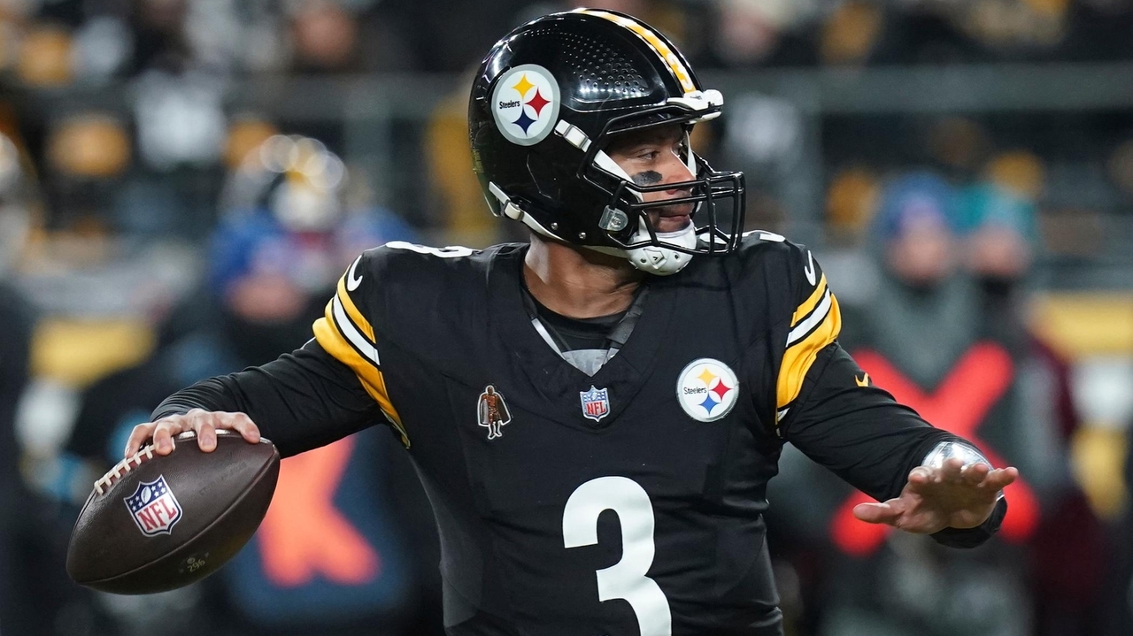 Steelers' Russell Wilson back in the playoffs trying to focus on ...