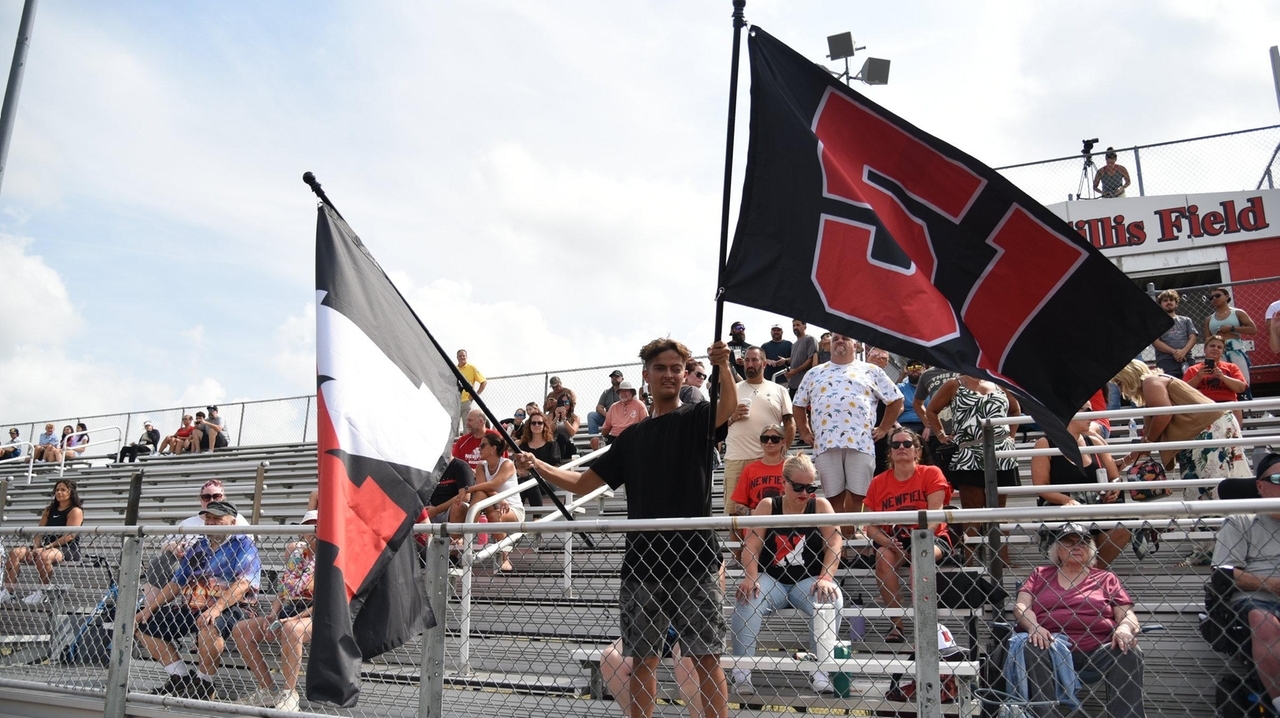 Newfield honors fallen teammate Robert Bush before season opener - Newsday
