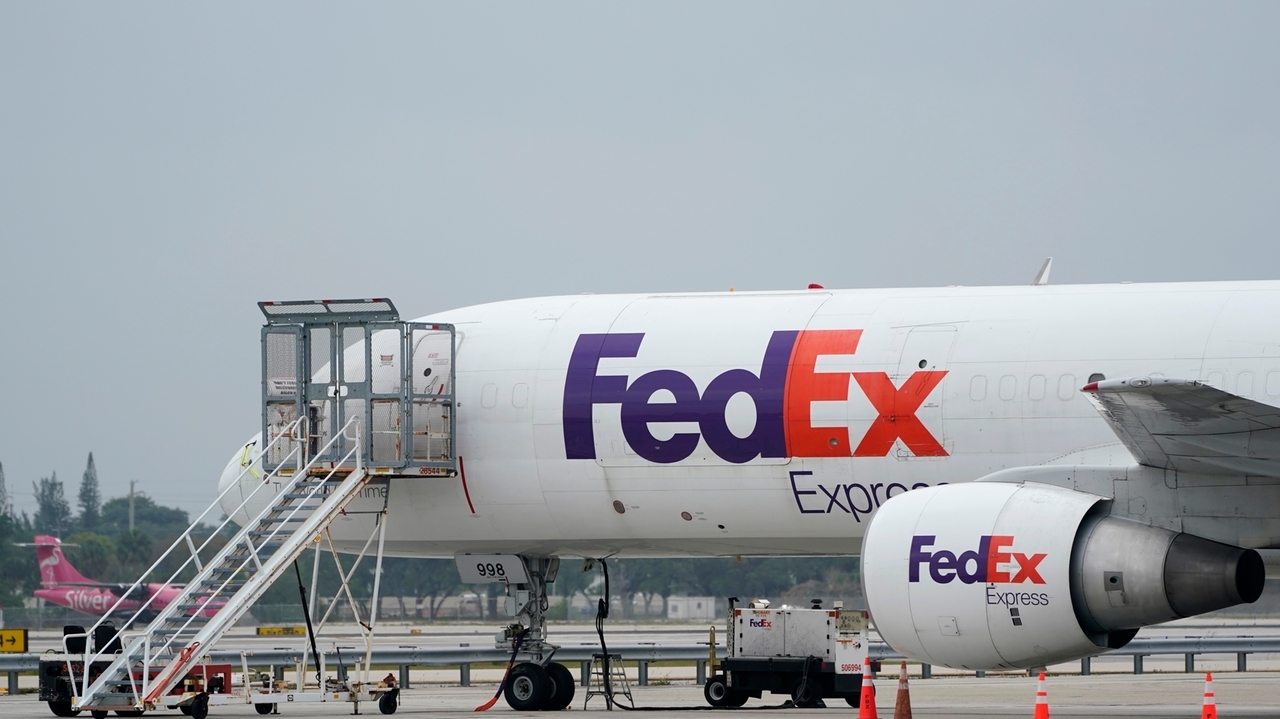 Retail customers file lawsuits over tariffs against FedEx and Ray-Bans ...