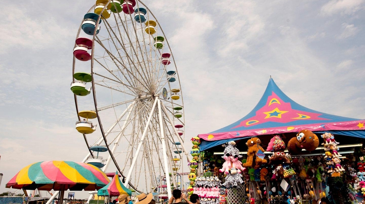 Ferris wheel is big draw at Empire State Fair at Nassau Coliseum - Newsday
