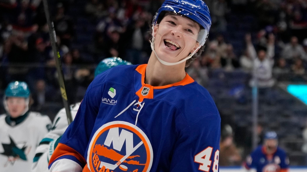 Islanders' Matthew Schaefer is the unanimous Calder Trophy choice as ...