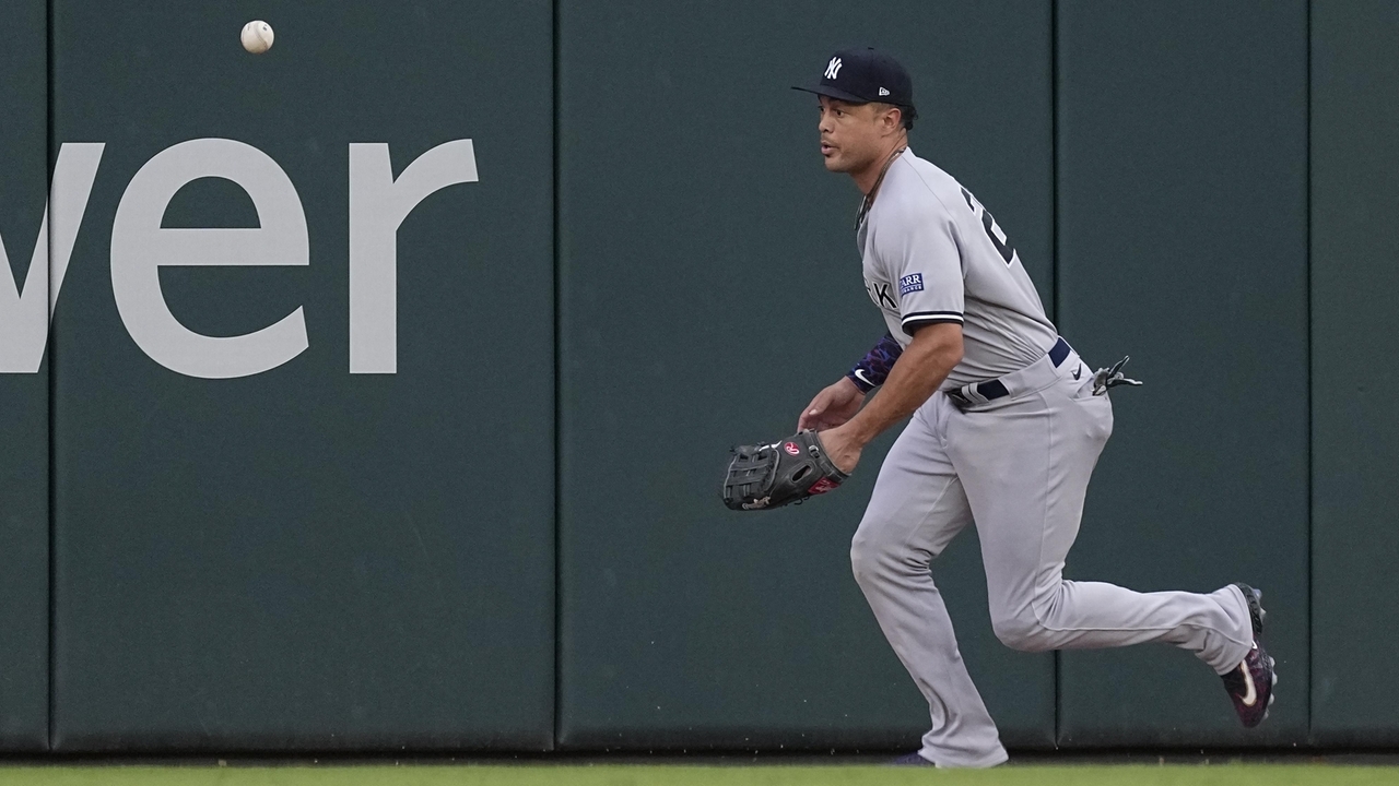 Yankees swept in Atlanta, lose 5th straight while falling below .500 ...