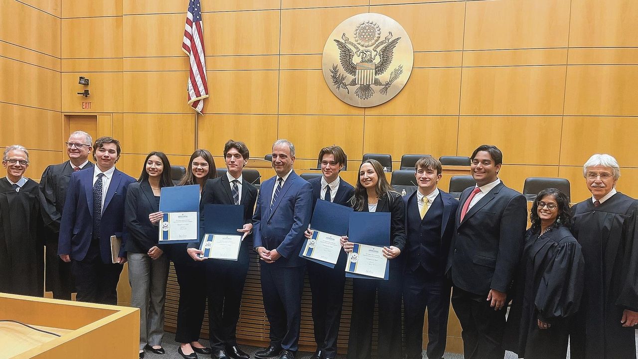 Northport team wins moot court championship - Newsday