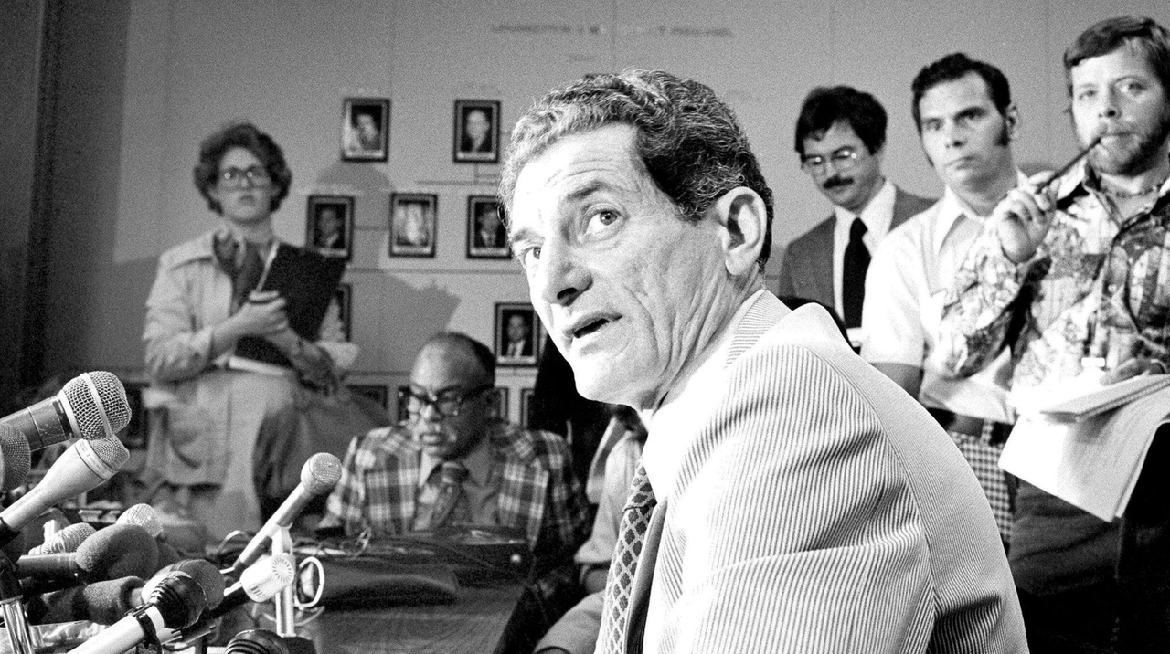 Patty Hearst prosecutor who later became judge dies at 97 - Newsday