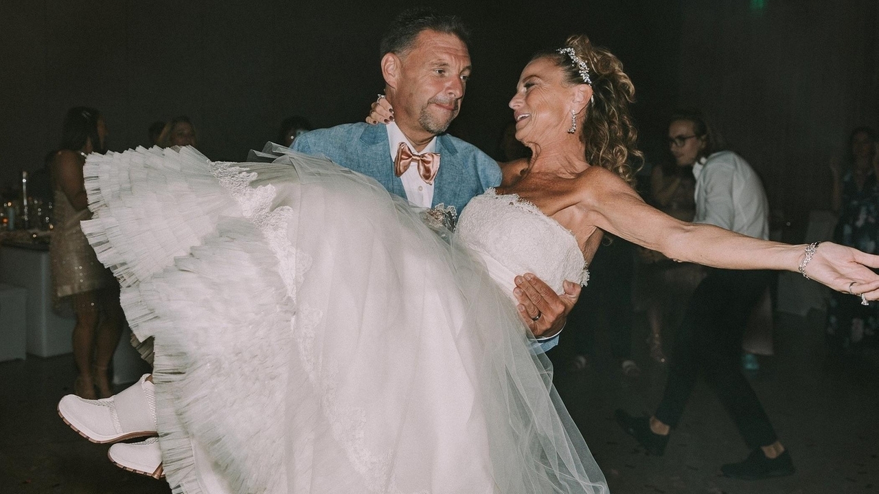 Long Island woman said 'yes' to Spanx founder Sara Blakely's wedding dress - Newsday