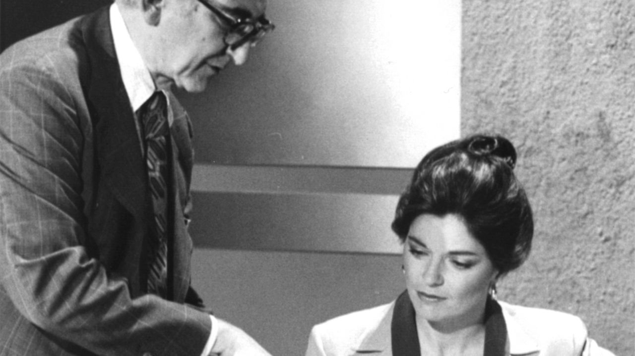 Catching up with pioneering news anchor Linda Ellerbee - Newsday