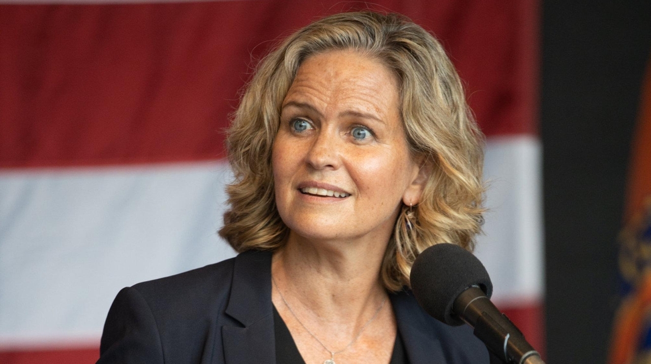 Laura Curran proposes $3.3B budget for 2021 - Newsday