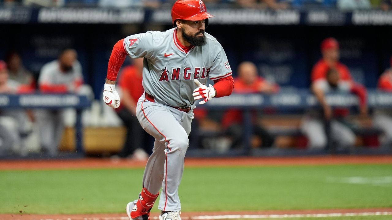 Angels' Anthony Rendon leaves game against Reds with a hamstring injury ...