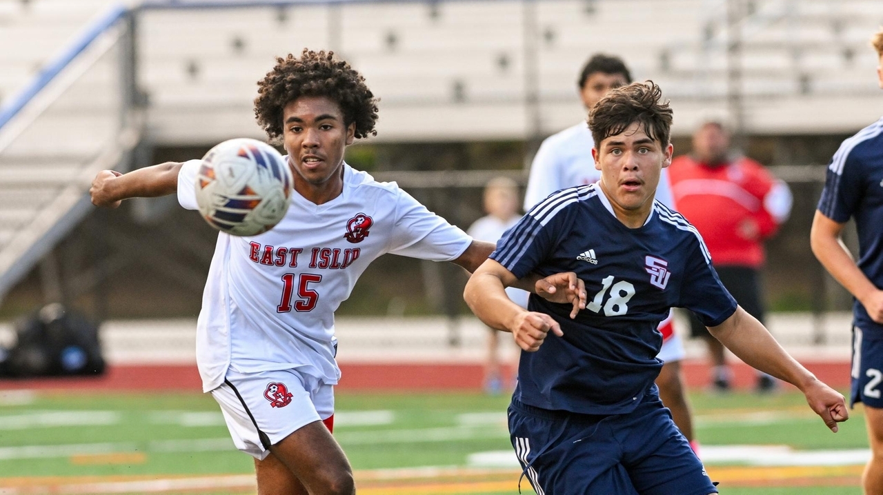East Islip vs. Smithtown West boys soccer - Newsday