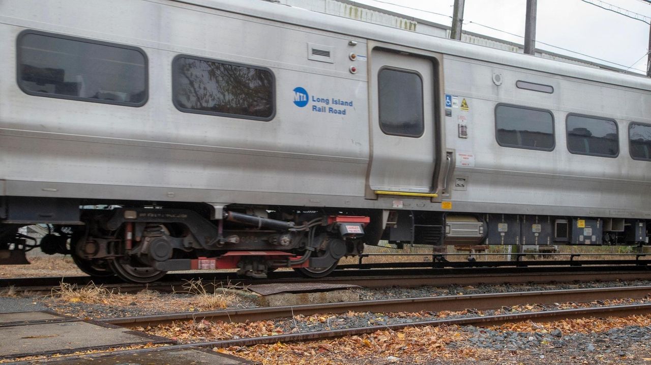 LIRR's on-time performance dips for 5th straight month; worst since ...
