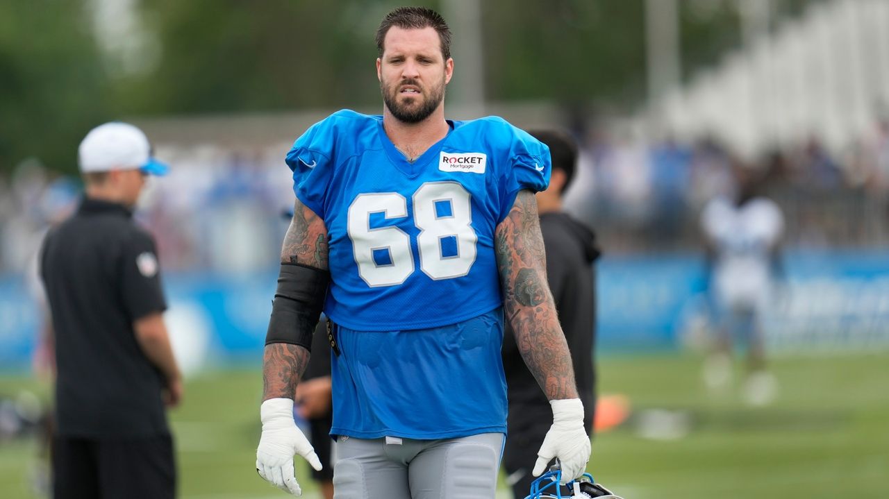 Lions offensive tackle Taylor Decker gets 3-year extension - Newsday