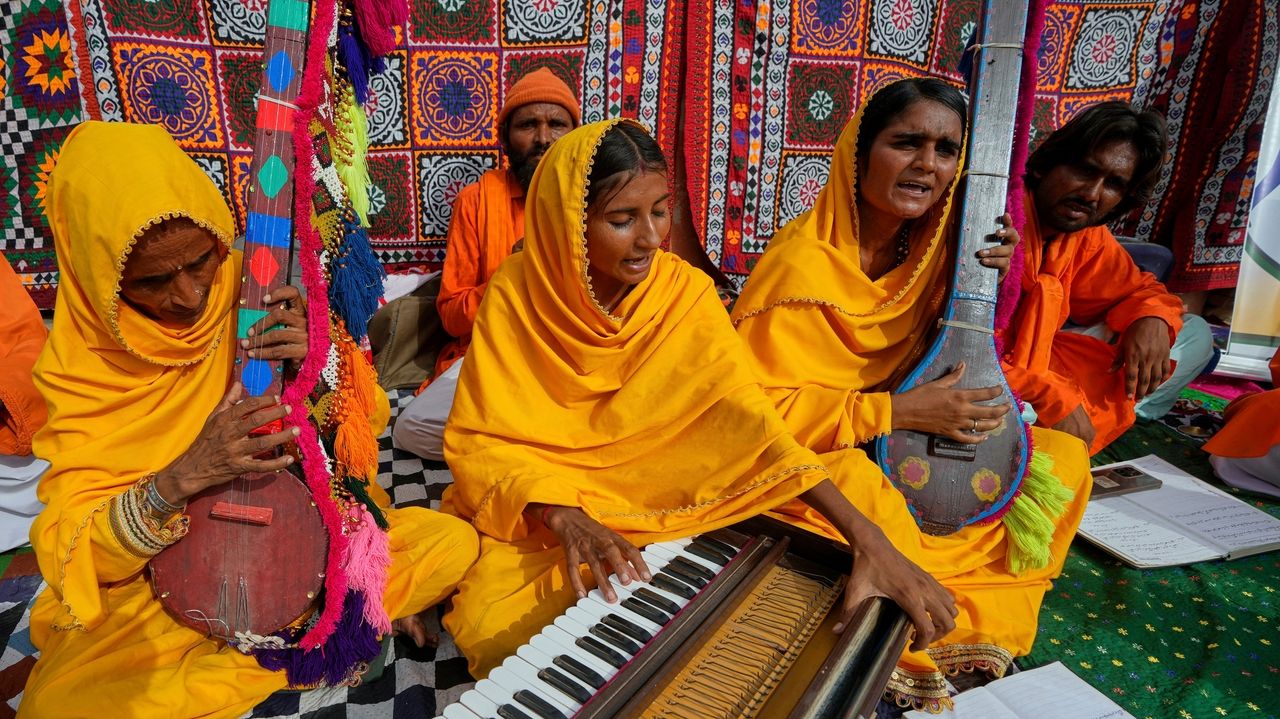 Pakistani musicians use folk songs and rap to raise climate change ...