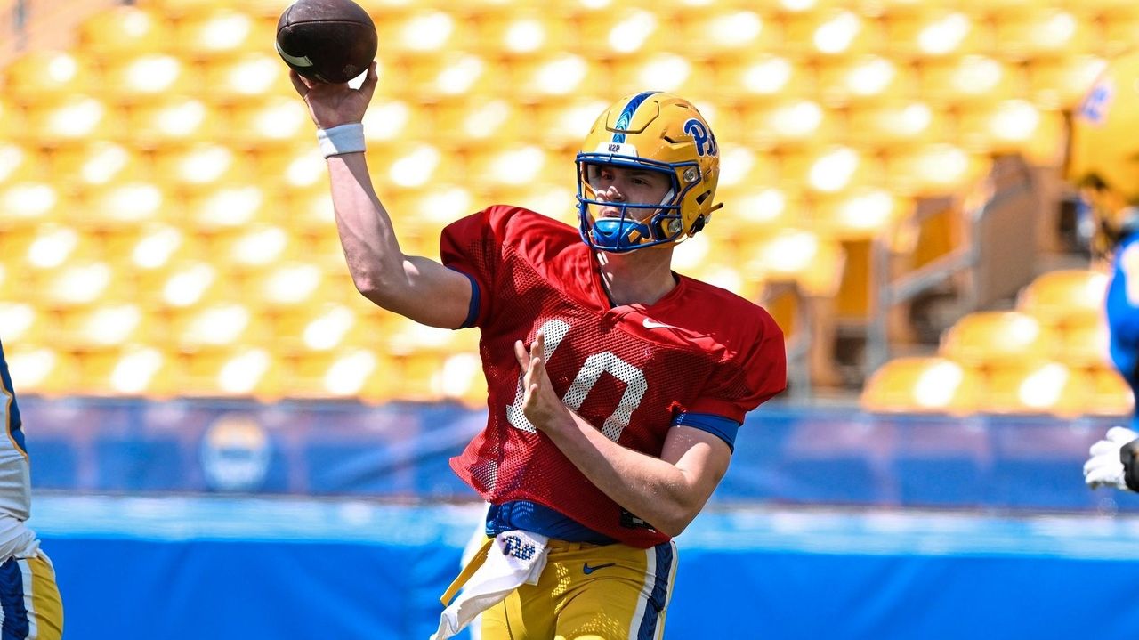 Pitt is sticking with redshirt freshman QB Eli Holstein after ...