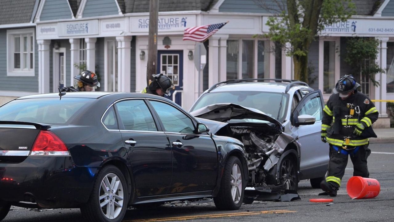 Man killed in crash on Montauk Highway in Copiague, police say - Newsday