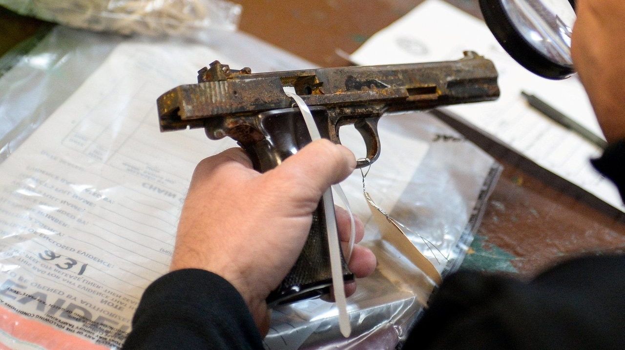 Buyback program to offer up to $400 cash for weapons, officials say ...