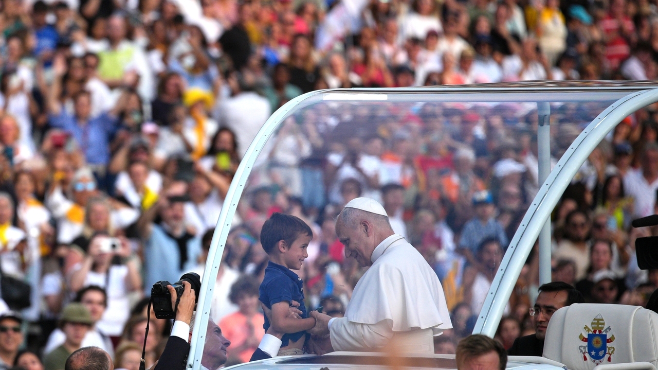 Pope honors Barcelona sacred monuments on death centenary of Sagrada ...