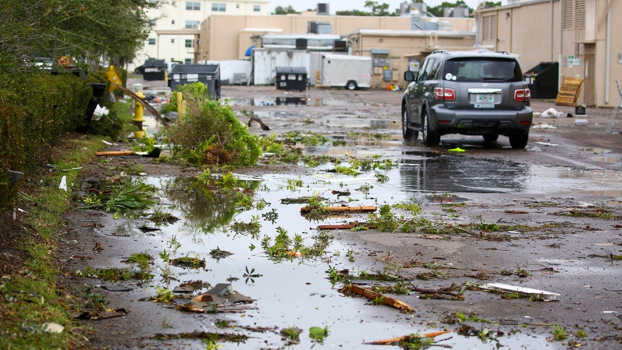 Early morning storms leave path of damage from Tampa Bay into north ...