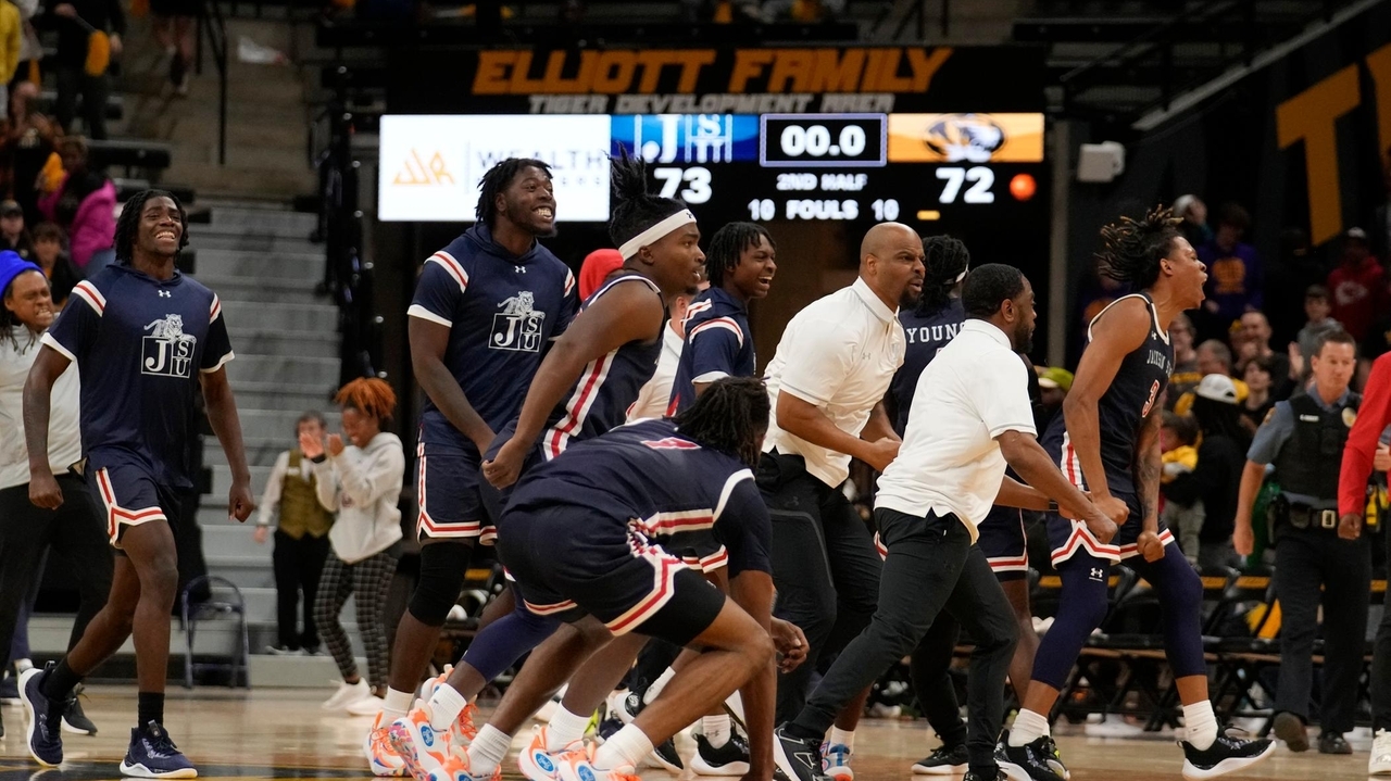 Evans scores 22, Adams hits winner with 3 seconds left; Jackson St ...