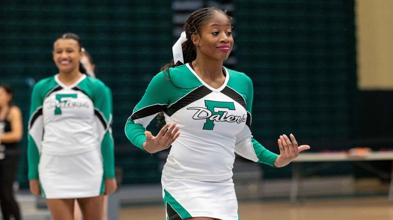 Farmingdale shows its resilience in winning Nassau Class A cheerleading ...