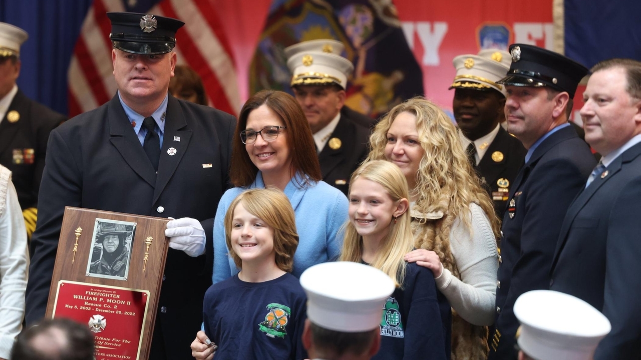 Family, organ recipients, honor Islip's William P. Moon II with plaque ...
