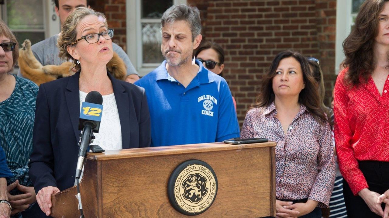 Democrats urge Edward Mangano to oppose Donald Trump tax plan - Newsday