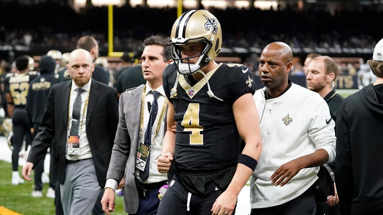 Saints QB Carr at practice after concussion. Hill sidelined by foot and ...