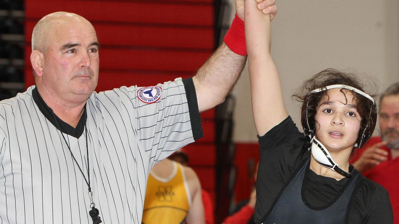 Seventh-grade wrestler Julianna Hernandez makes history - Newsday