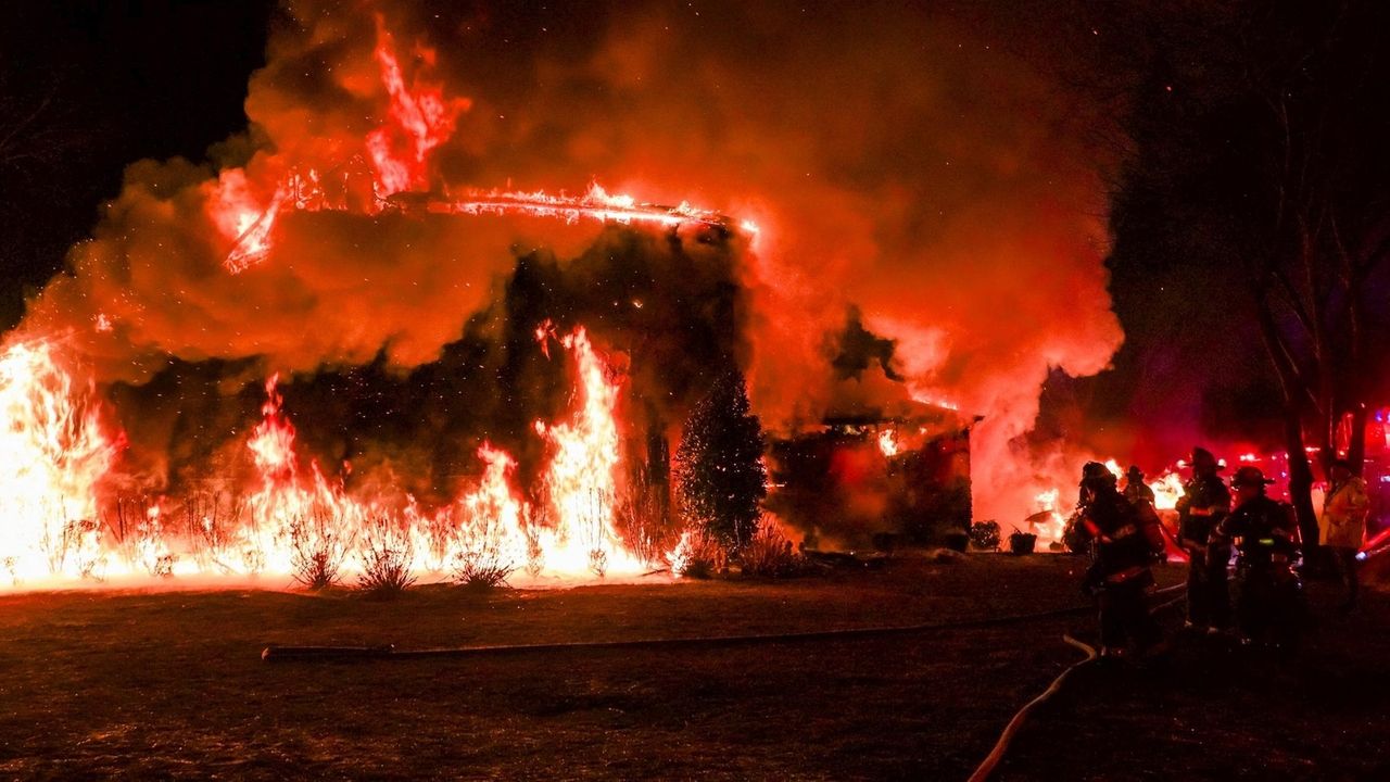 Authorities: 20 displaced in Coram apartment fire - Newsday