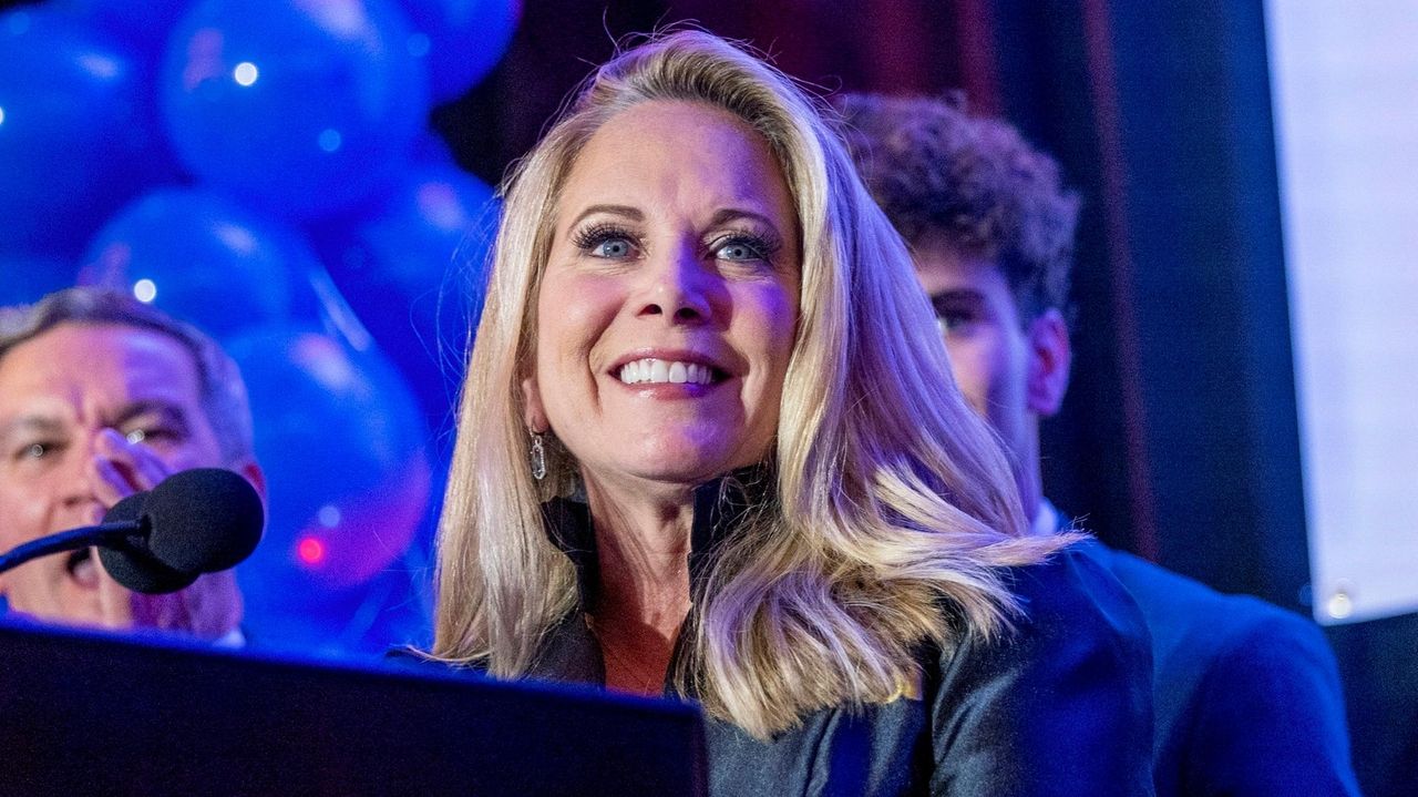 Laura Gillen sworn in as LI's newest member of Congress - Newsday