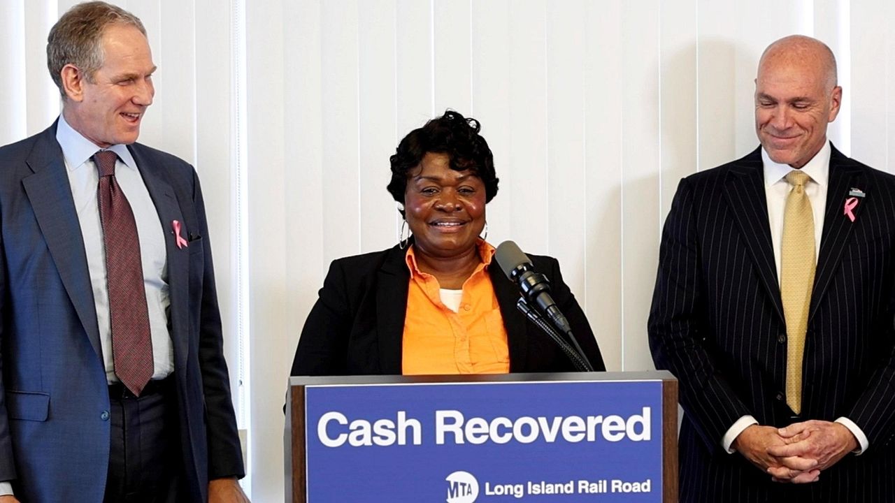 LIRR workers return backpack containing $12,000 that woman left on ...