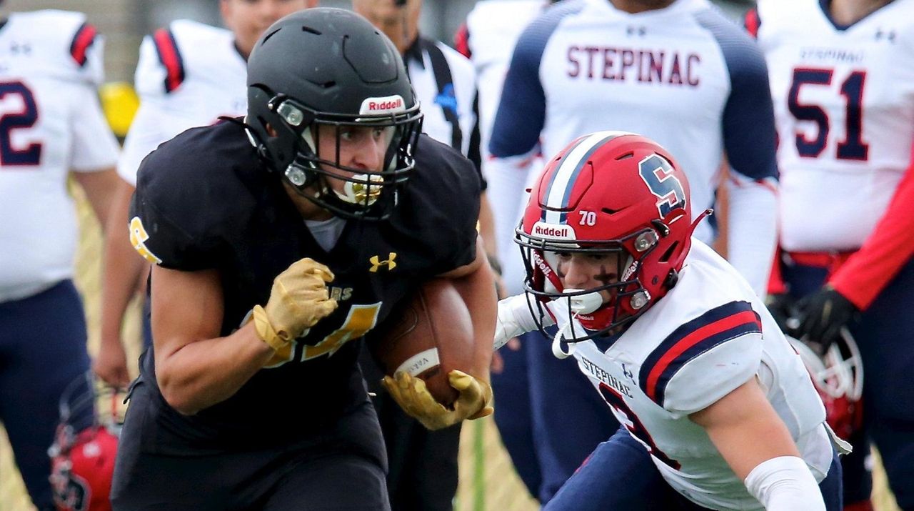Photos: St. Anthony's vs. Stepinac football - Newsday
