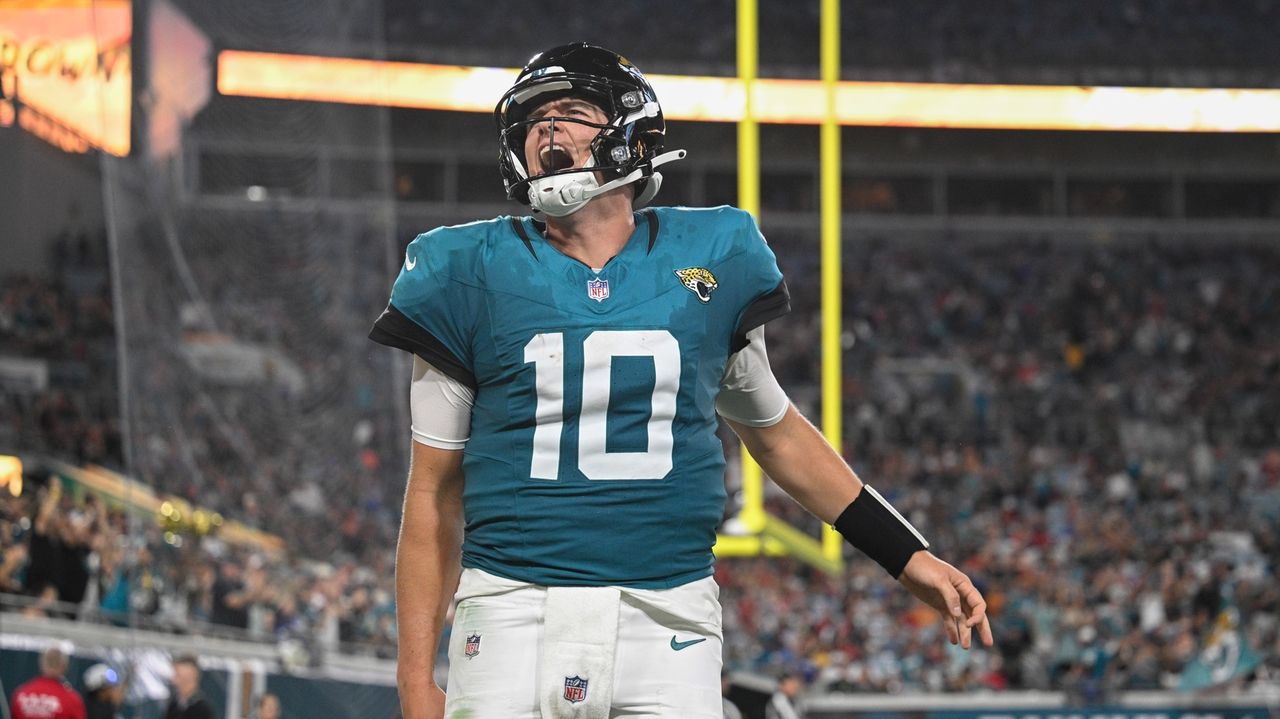 Mac Jones throws a pair of TD passes and moves closer to securing a ...